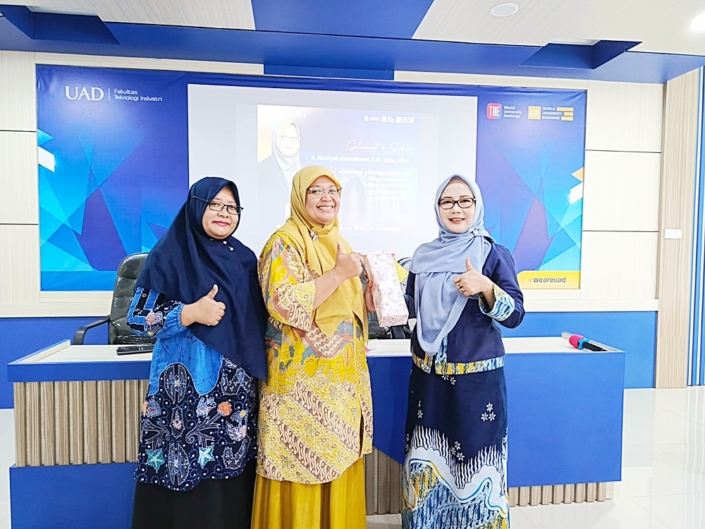 Serah Terima Jabatan Wakil Dekan FTI UAD: Ir. Ika Dyah Kumalasari ...